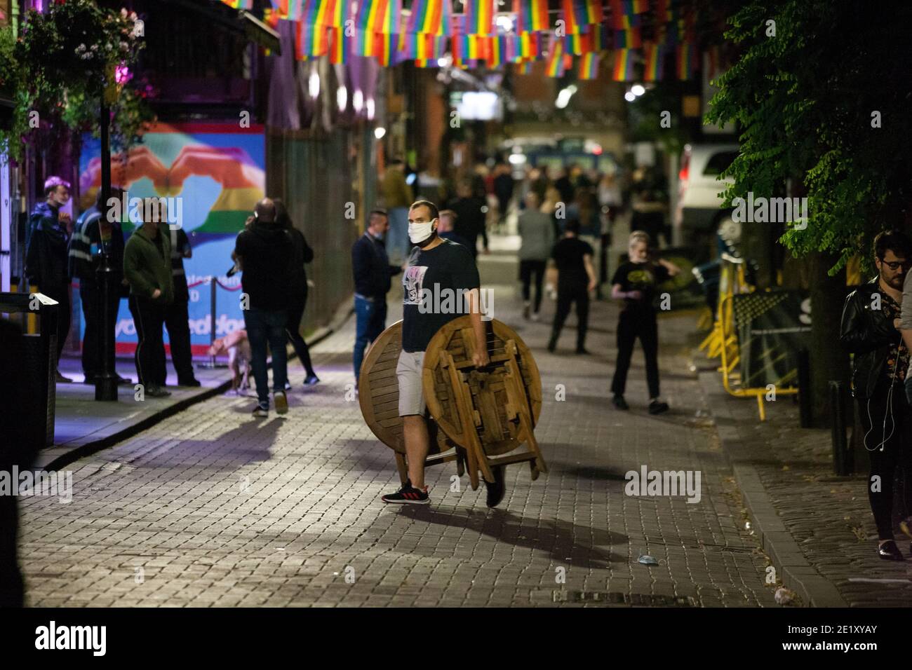 10pm closing time hi-res stock photography and images - Alamy