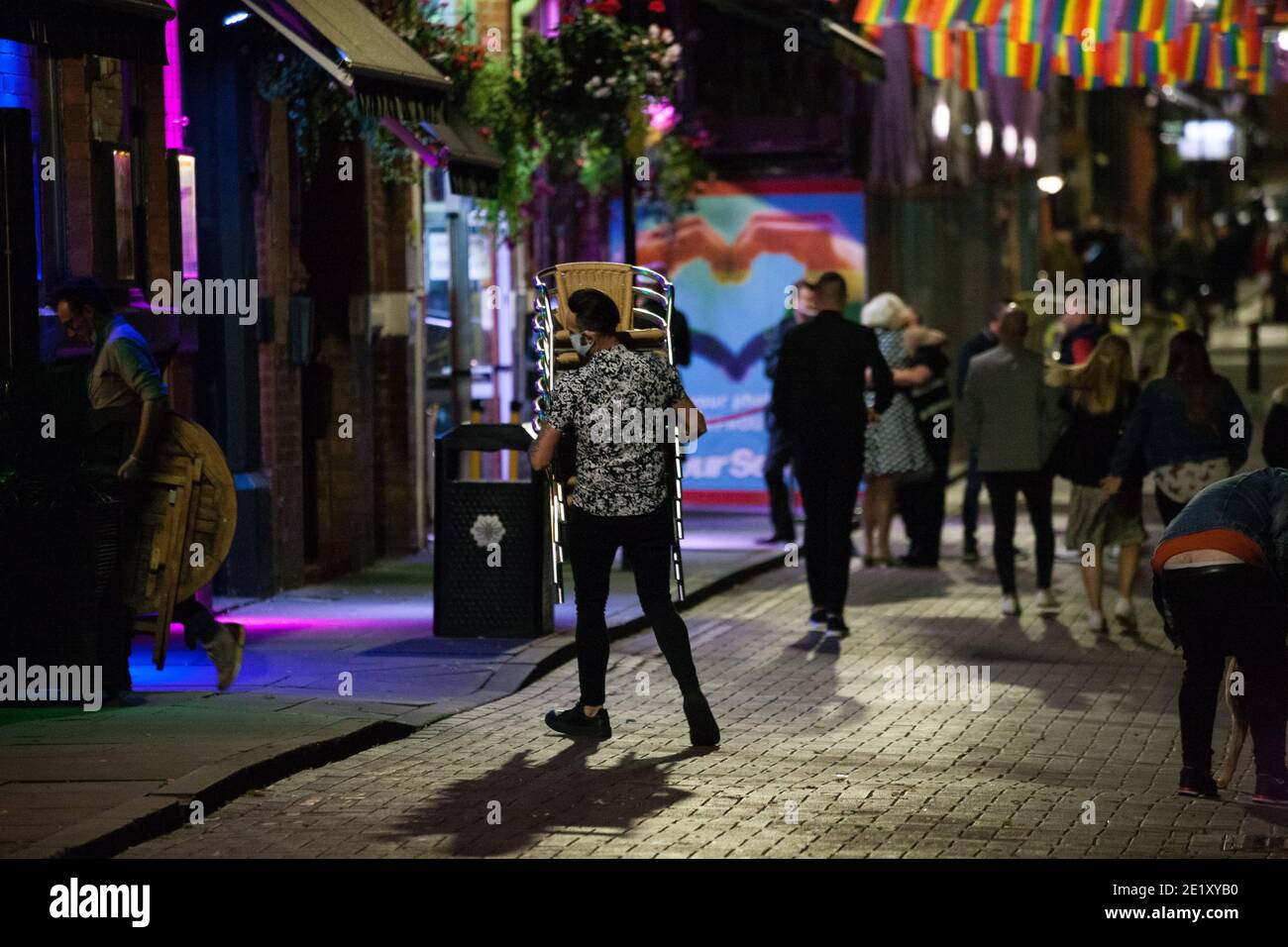 10pm closing time hi-res stock photography and images - Alamy