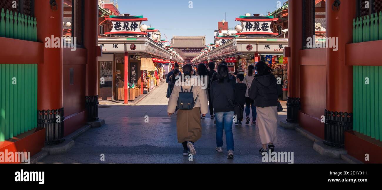 Kaminarimon gate hi-res stock photography and images - Alamy