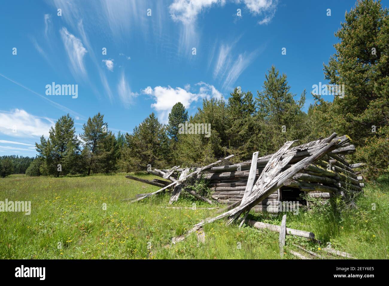 Cabin ruins hi-res stock photography and images - Alamy