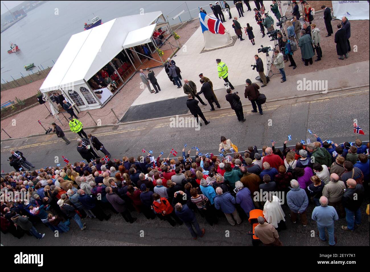 Bamse statue montrose hi-res stock photography and images - Alamy
