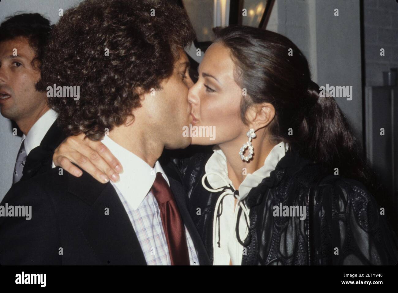 LYNDA CARTER with husband Ron Samuels 1978 g8205b Credit: Ralph Dominguez/MediaPunch Stock Photo ...