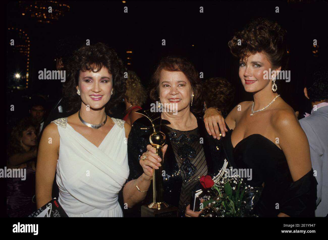 LYNDA CARTER with her mother Juana Cordoba and sister Pamela Carter ...