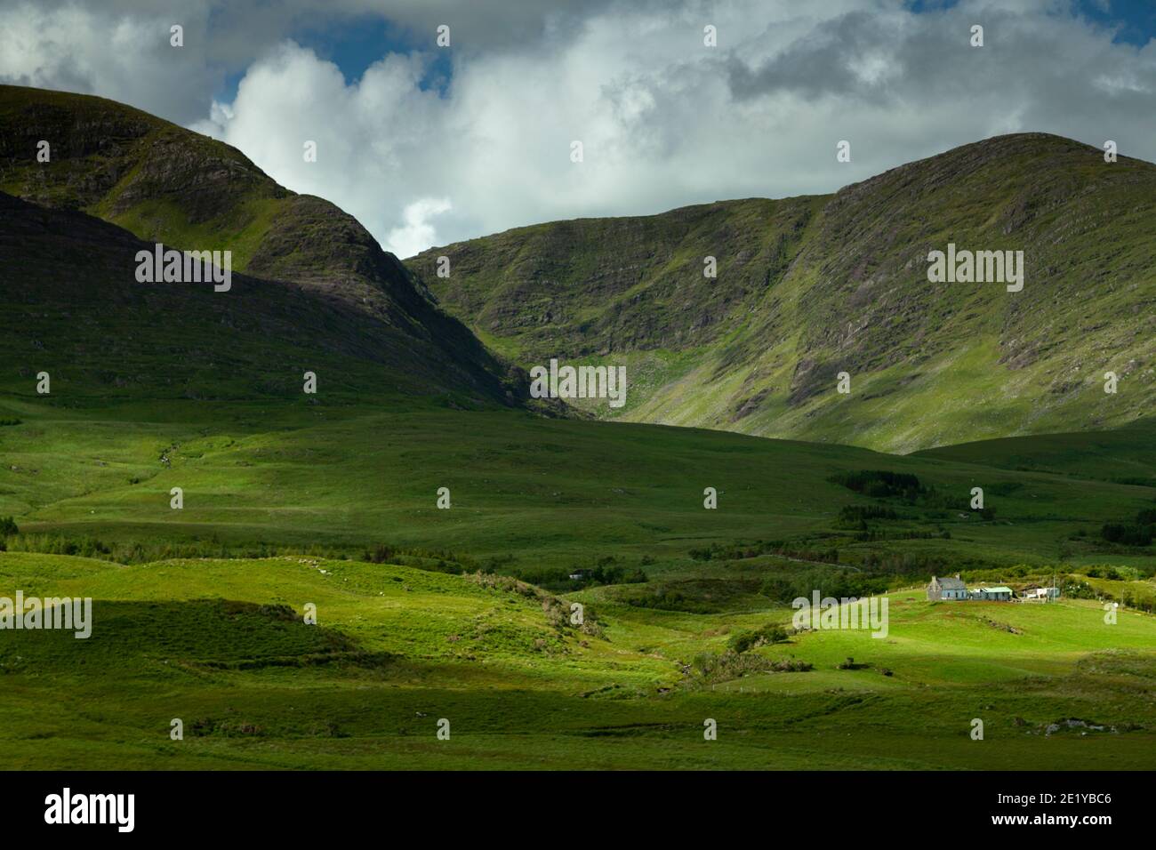 Rural irish cottage sea landscape hi-res stock photography and images ...