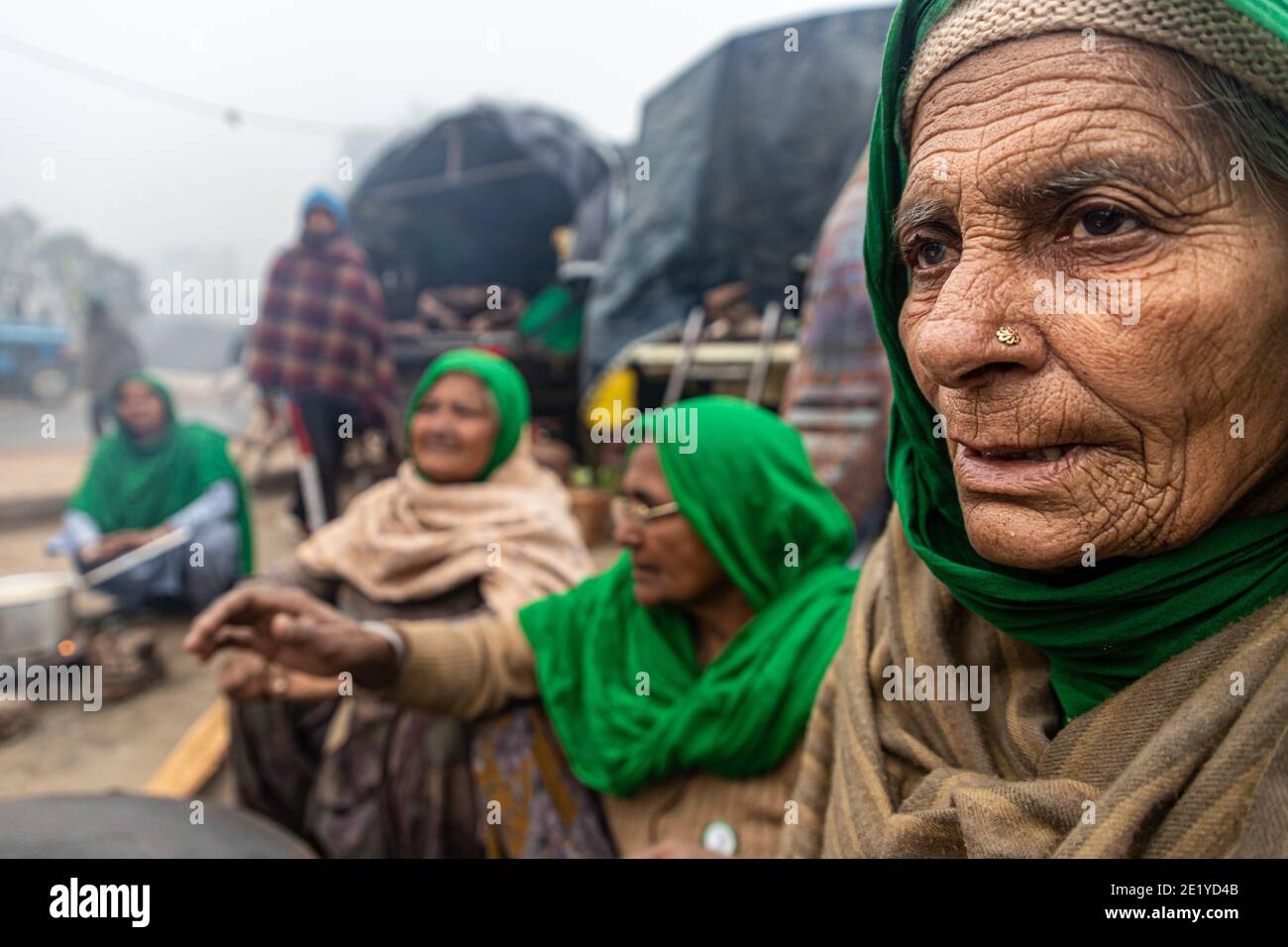 Crowd of women protesting hi-res stock photography and images - Alamy