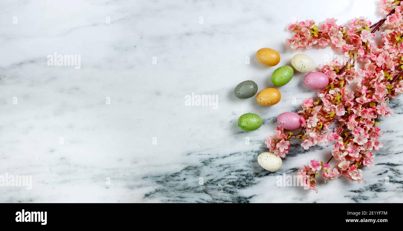Happy Easter concept with springtime cherry blossoms and colorful eggs ...