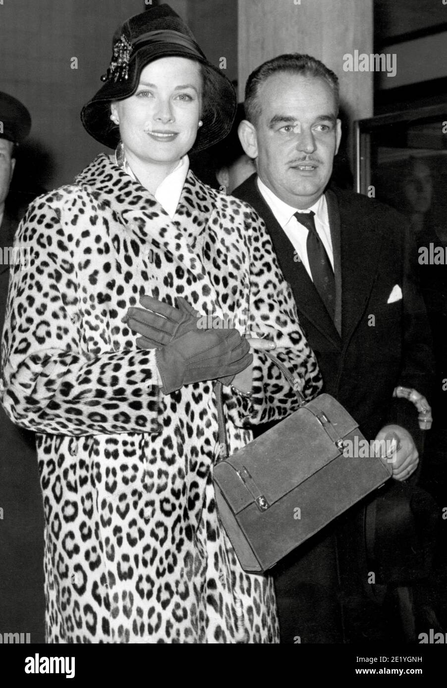 Grace Kelly in leopard fur and Prince Rainier of Monaco, in London ...