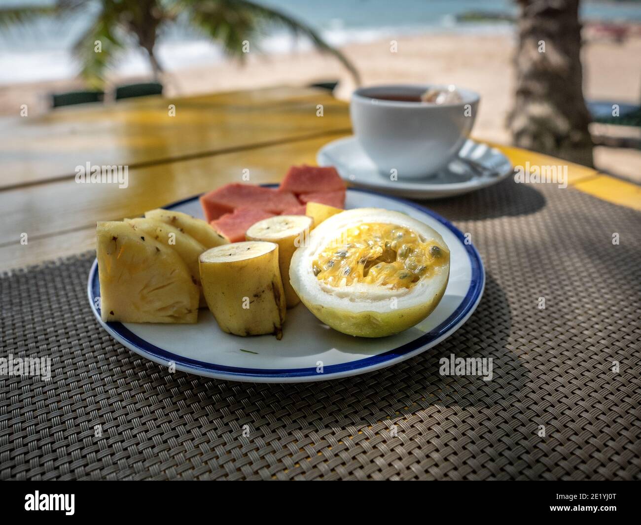 Pineapple palm tree hi-res stock photography and images - Alamy