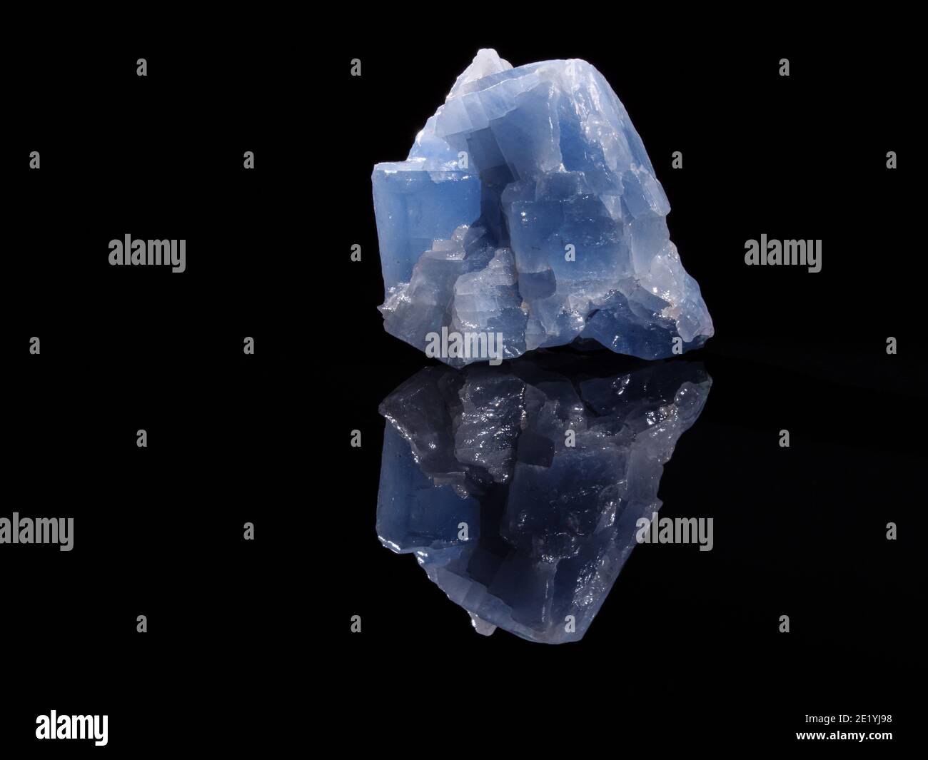 Crystalline calcite hi-res stock photography and images - Alamy
