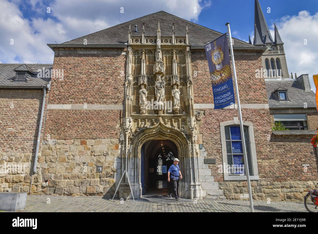 Eingang Aachener Domschatz, Johannes-Paul-II.-Strasse, Dom, Altstadt ...