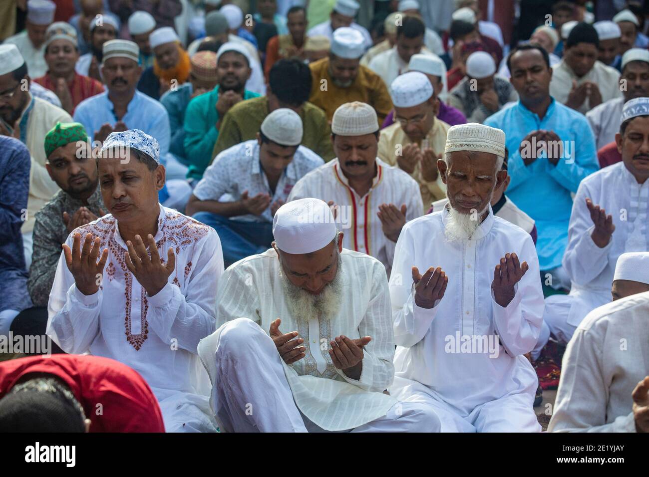 Bangladeshi muslim devotee hi-res stock photography and images - Alamy