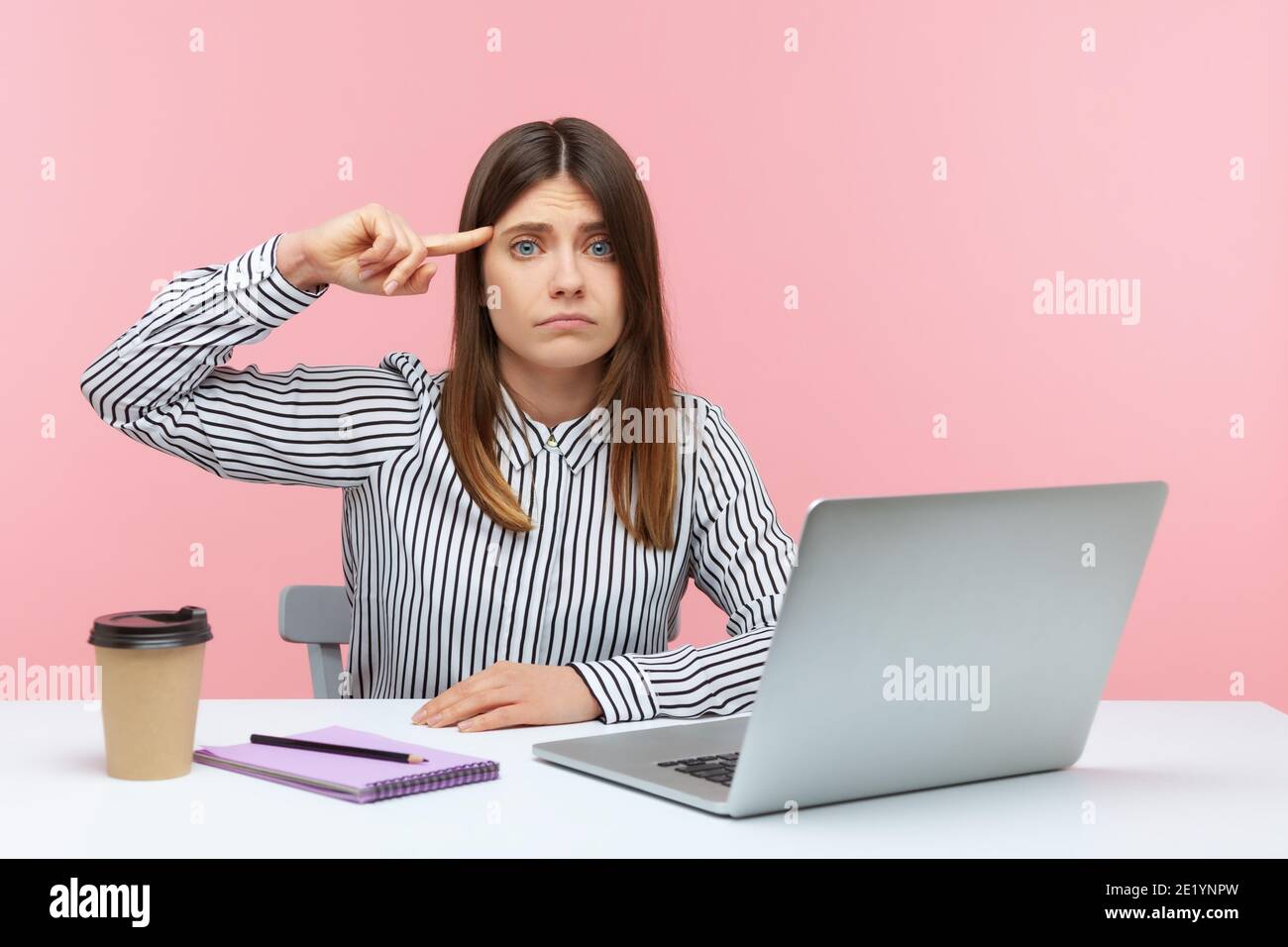 Upset woman office hi-res stock photography and images - Alamy