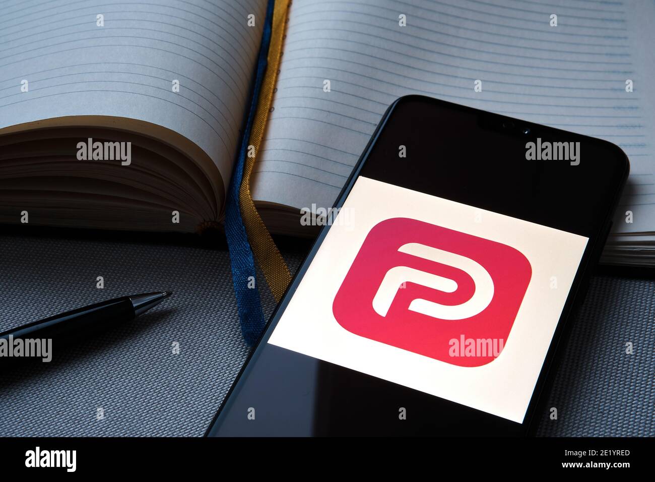 Google play store logo hi-res stock photography and images - Alamy