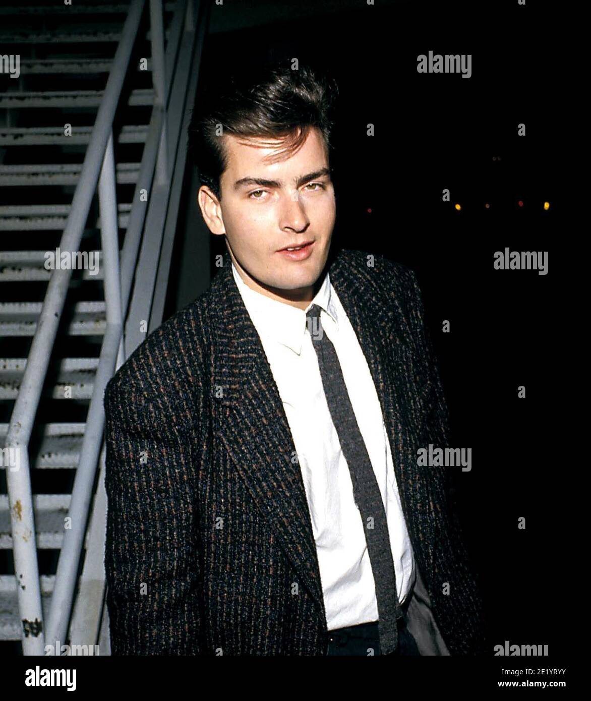 CHARLIE SHEEN Credit: Ralph Dominguez/MediaPunch 1986 Stock Photo - Alamy