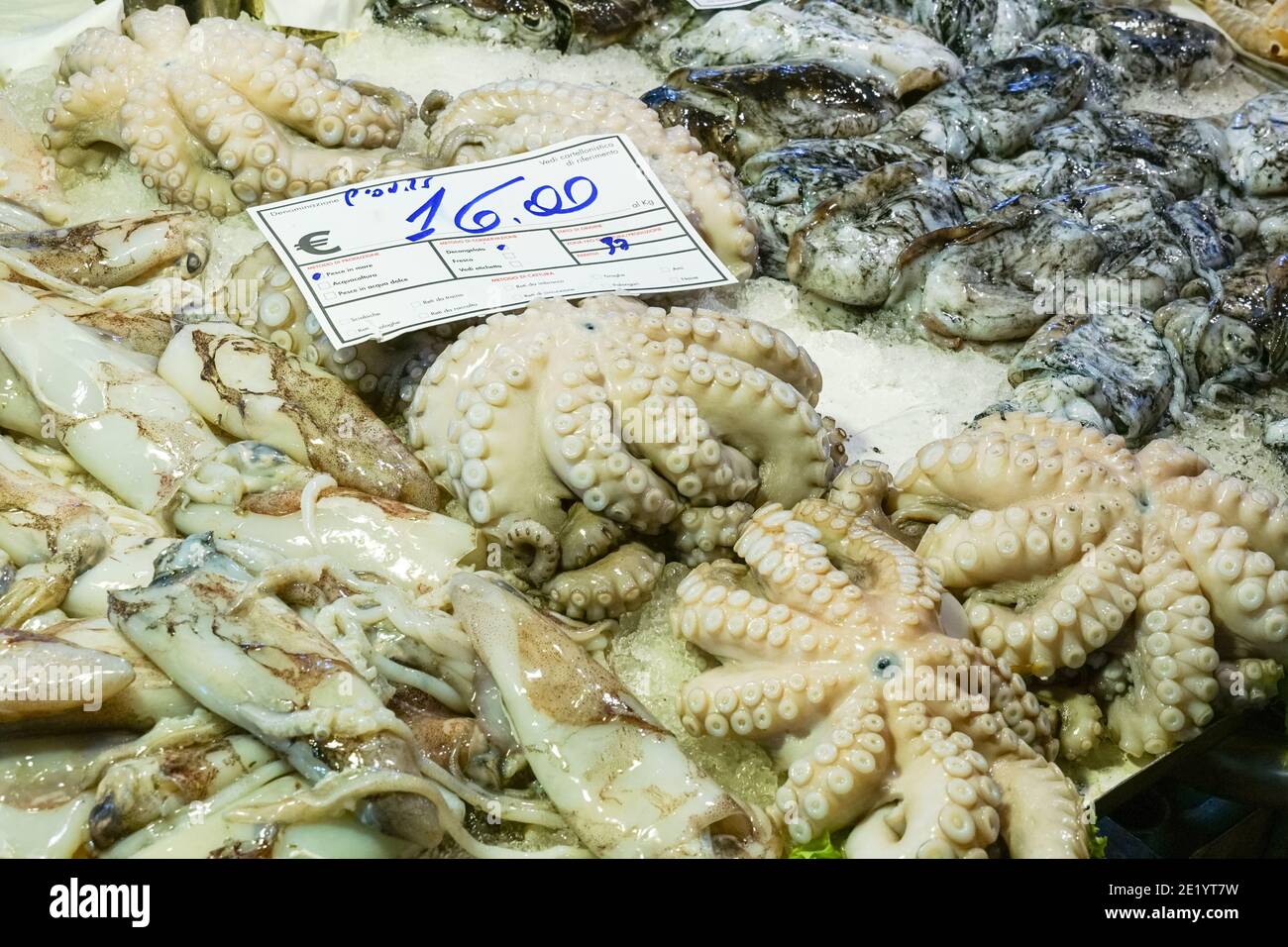 Octopus stalls hi-res stock photography and images - Alamy