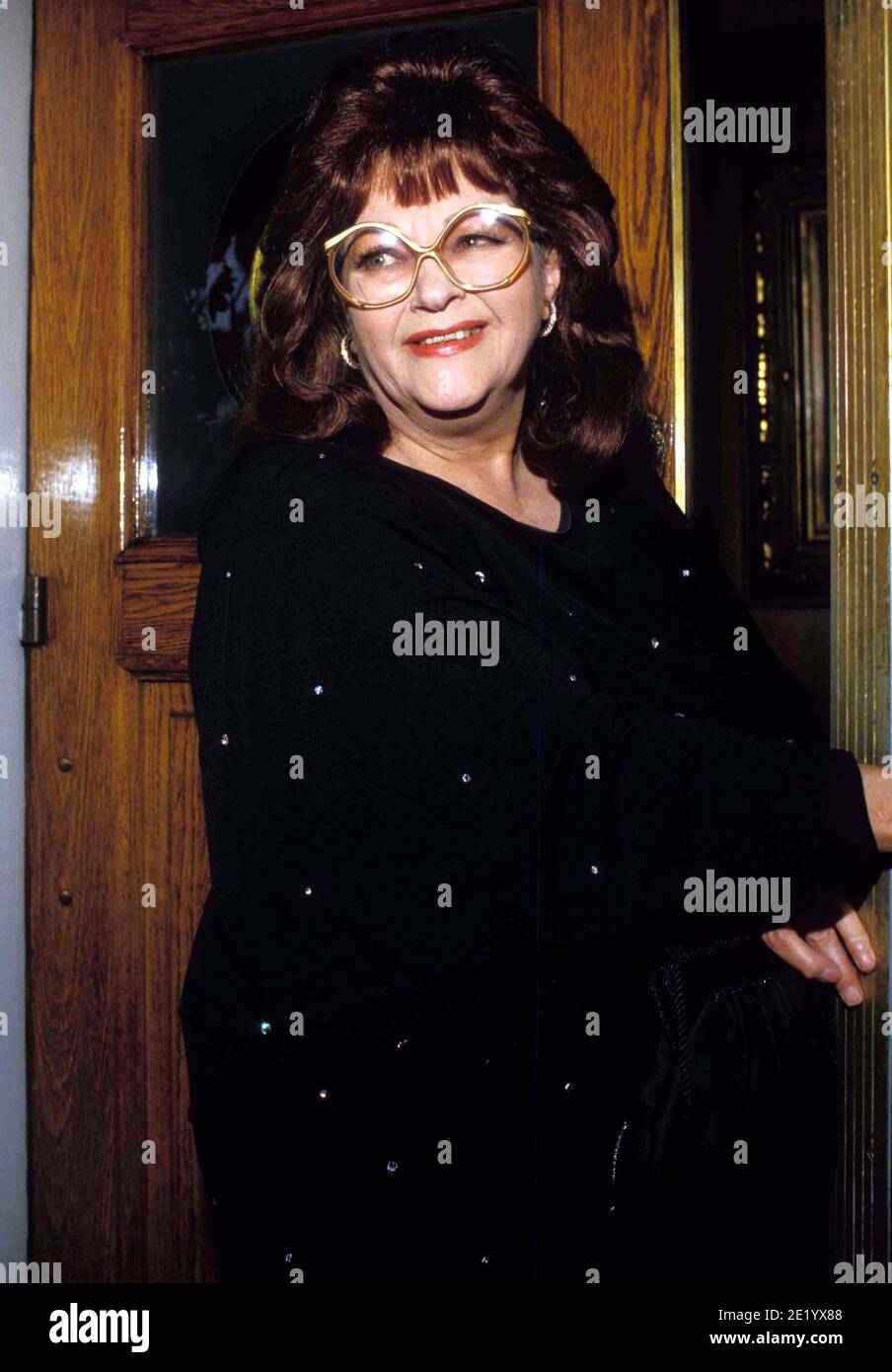 Yvonne De Carlo 1986 Credit: Ralph Dominguez/MediaPunch Stock Photo - Alamy