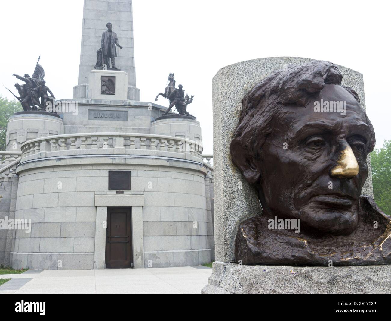 A bust of Abraham Lincoln in front of his tomb at Oak Ridge Cemetery in ...