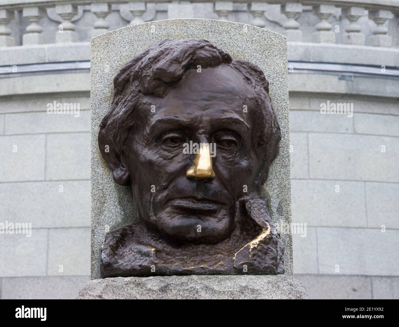 A bust of Abraham Lincoln in front of his tomb at Oak Ridge Cemetery in ...