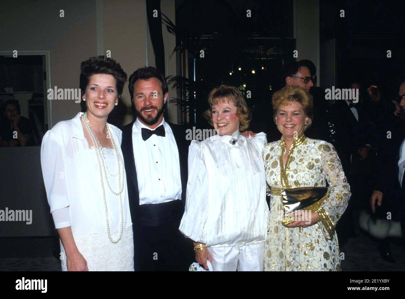 1986 JUNE ALLYSON WITH SON DICK POWELL JR, DAUGHTER PAMELA AND NORMA ...