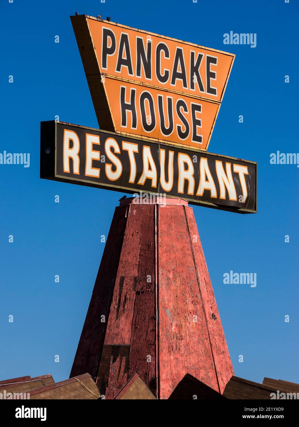 Dilapidated restaurant sign hi-res stock photography and images - Alamy