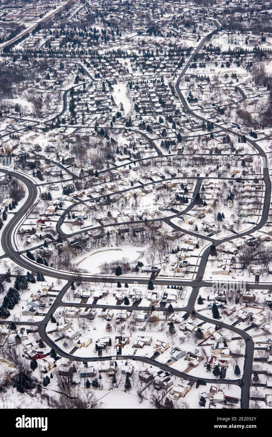 Homes in snow hi-res stock photography and images - Alamy