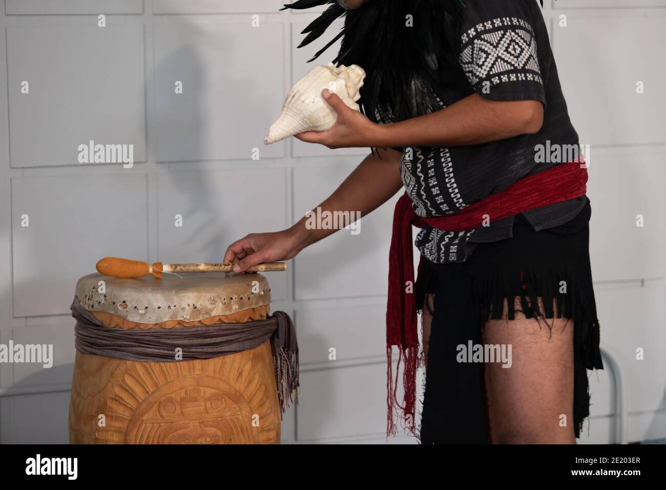 Indigenous traditional learning hi-res stock photography and images - Alamy