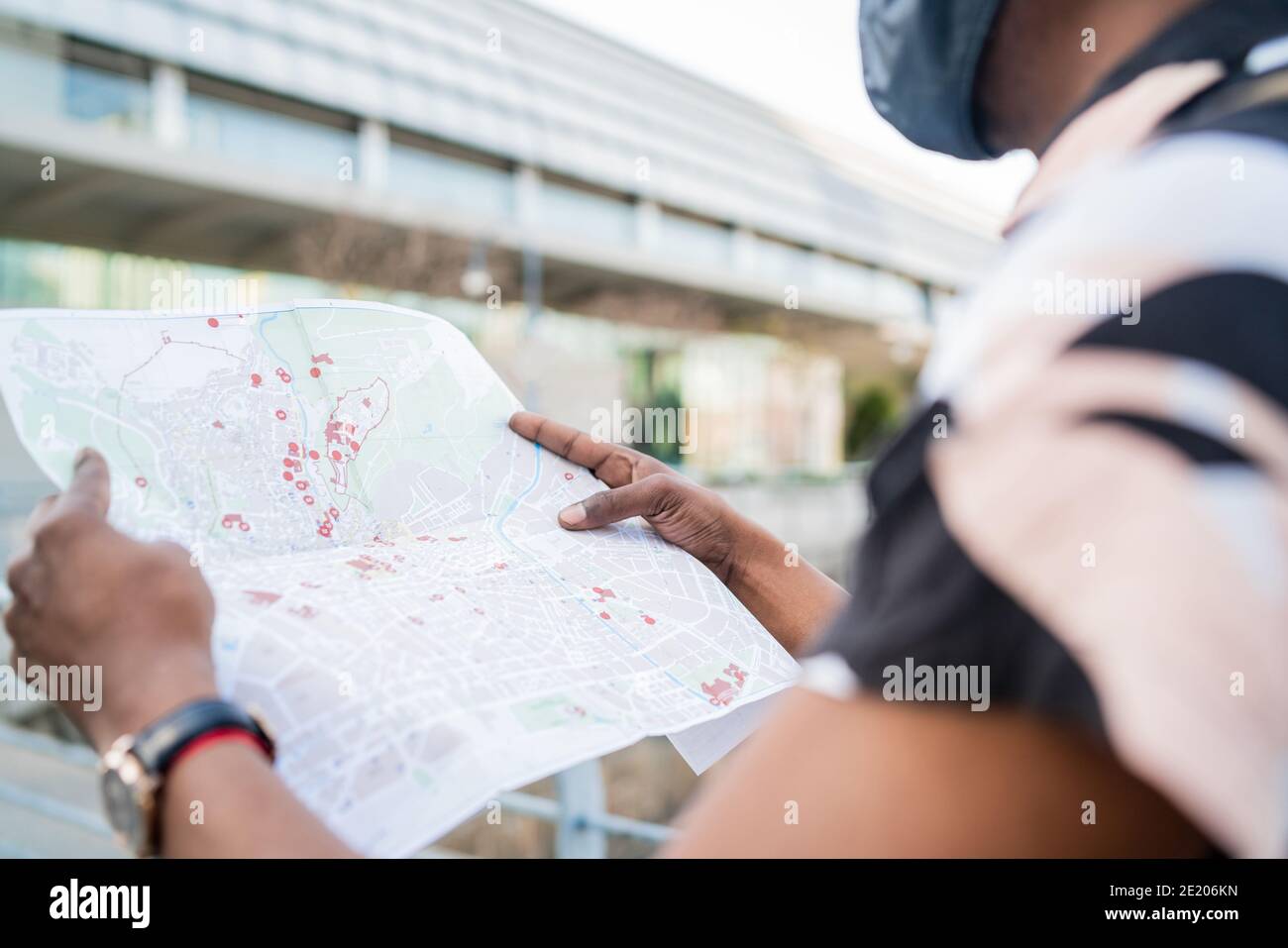 Tourist man looking for directions on map Stock Photo - Alamy