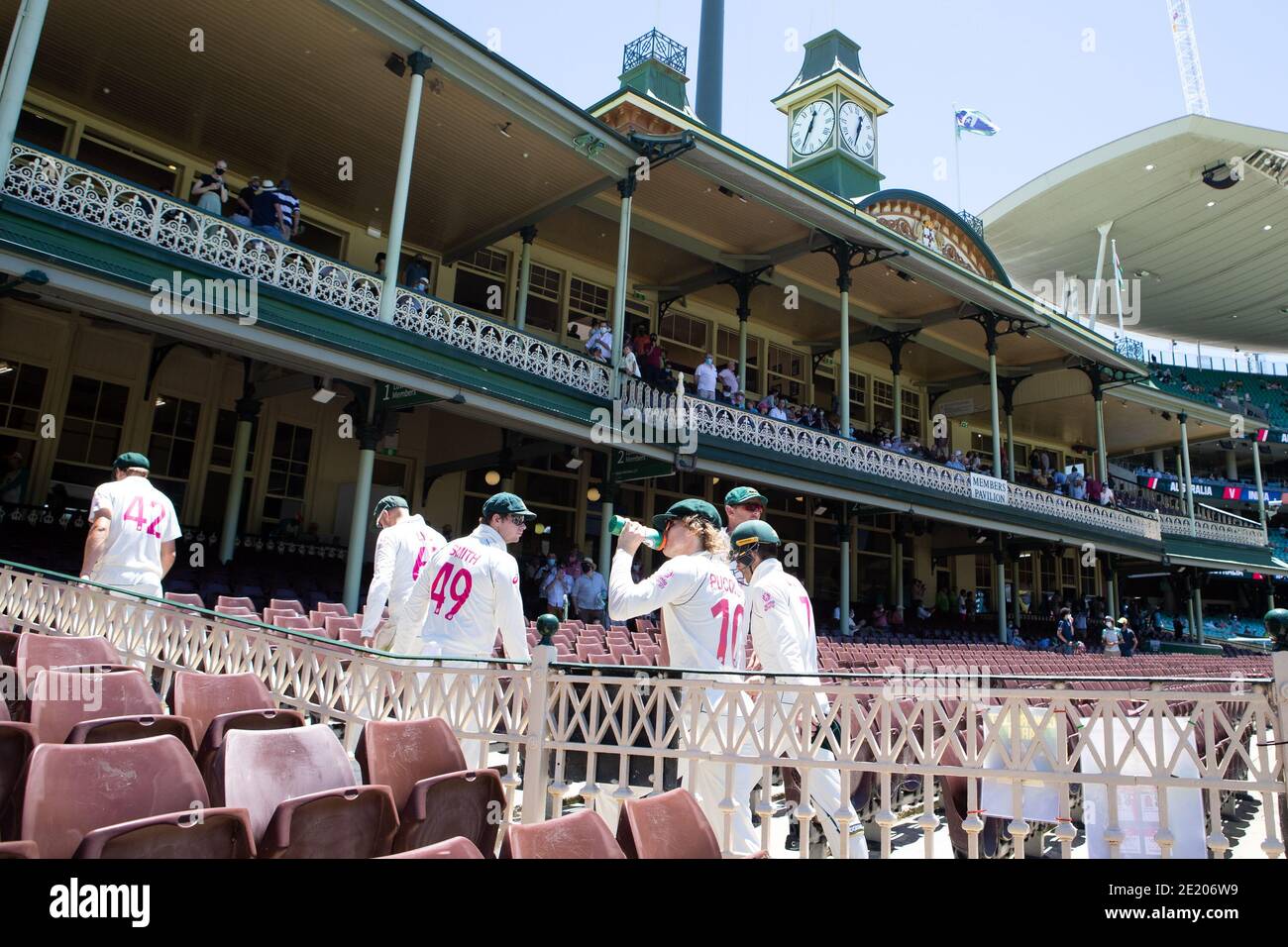 Test match lunch break hi-res stock photography and images - Alamy