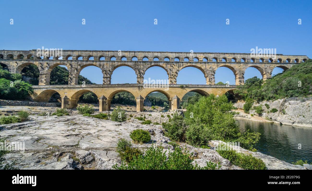 Ancient roman water aqueduct hi-res stock photography and images - Alamy