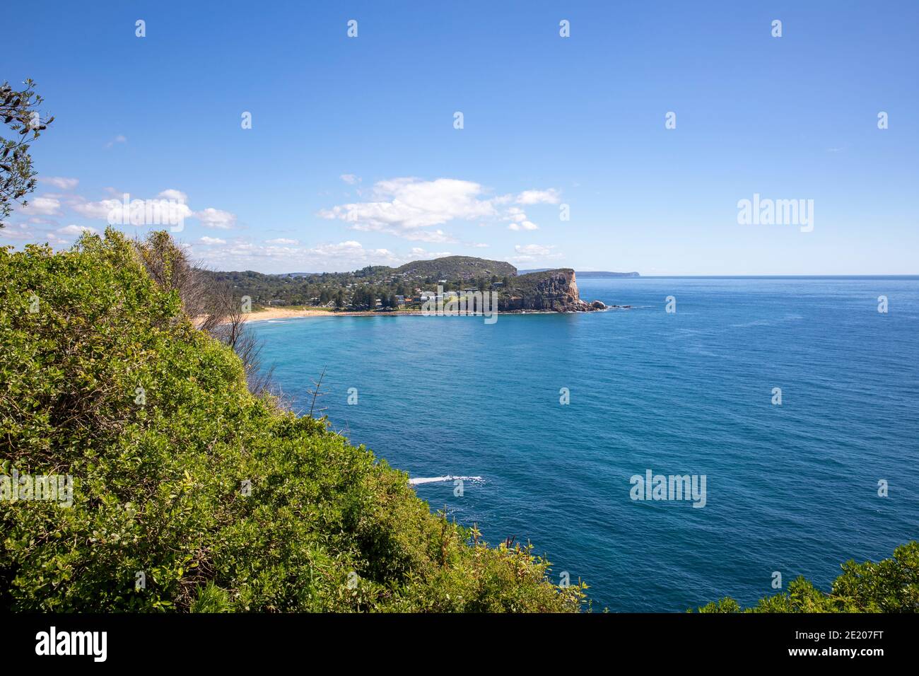 Avalon Beach in Sydney northern beaches, on a summers day,Sydney,NSW ...
