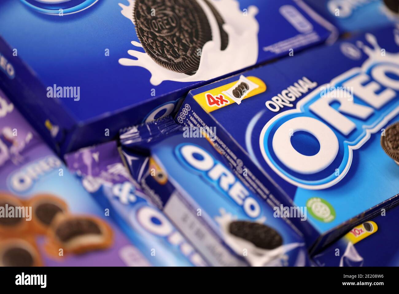 Oreo milk splash hi-res stock photography and images - Alamy