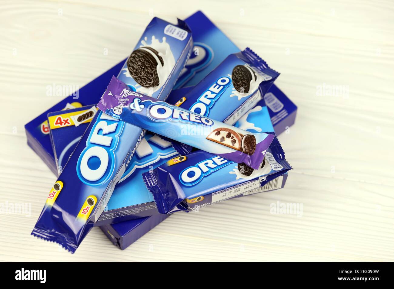 Oreo milk splash hi-res stock photography and images - Alamy