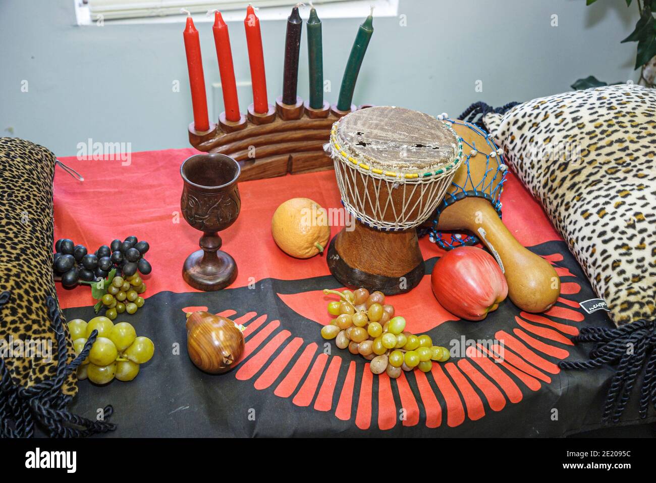 West africa culture instruments hi-res stock photography and images - Alamy