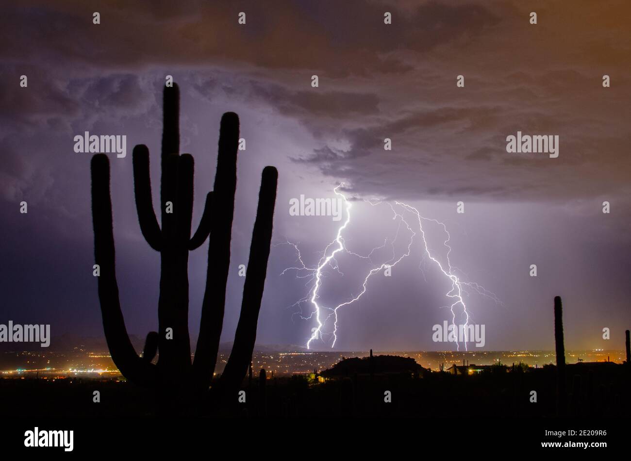 Tucson lightning hi-res stock photography and images - Alamy