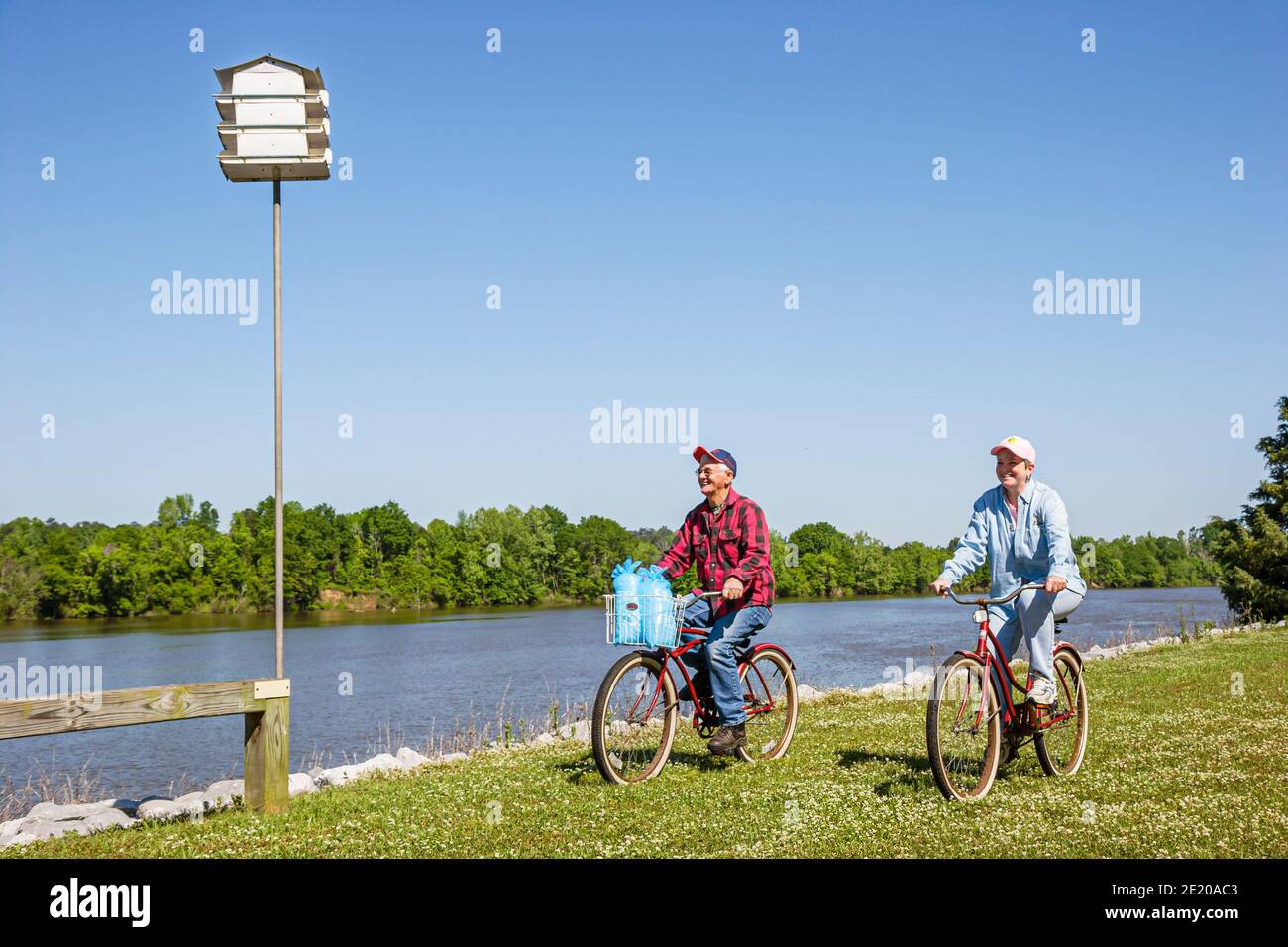 Claiborne Lake Alabama River Lakes Man Woman Couple High Resolution ...