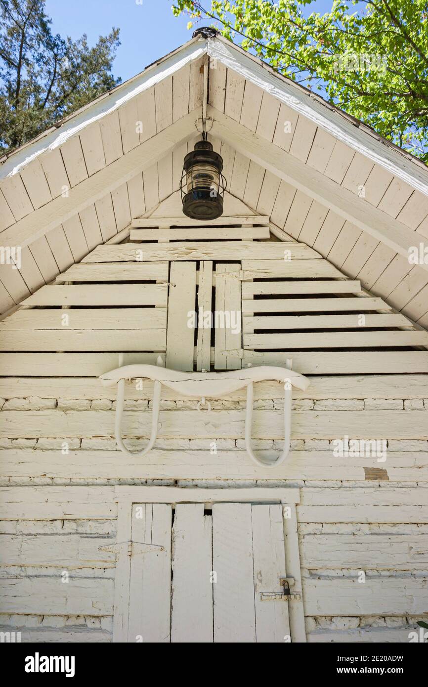Alabama Franklin Chasley Farms 1835 oxen yoke barn Stock Photo - Alamy