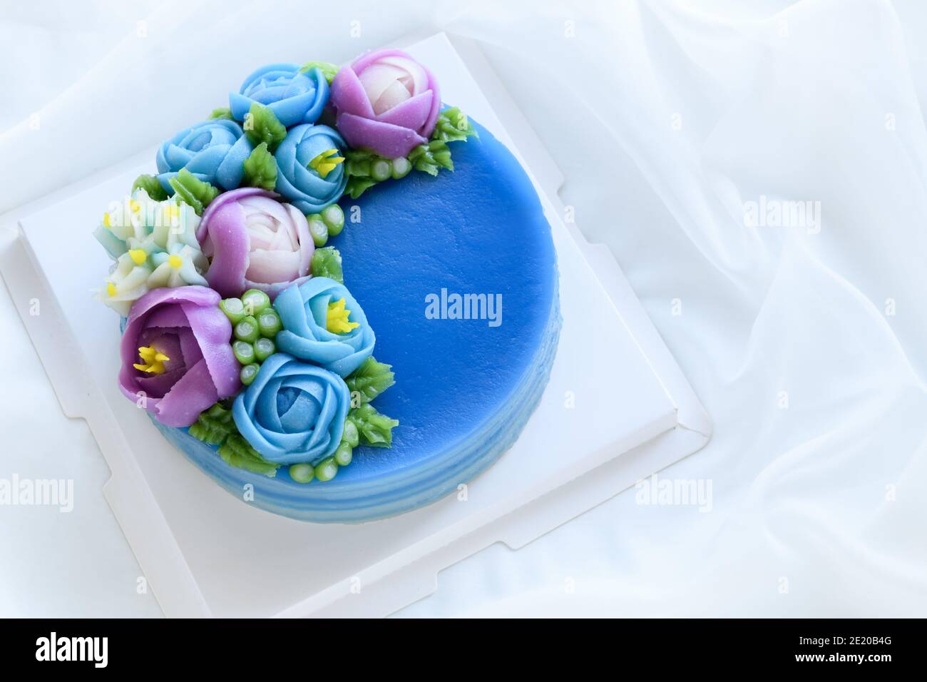 Minimal cake made from pandan Layer Sweet Cake and decorated wite cute ...
