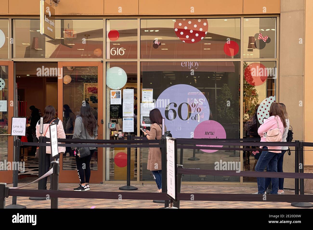 Wearing kate spade hi-res stock photography and images - Alamy