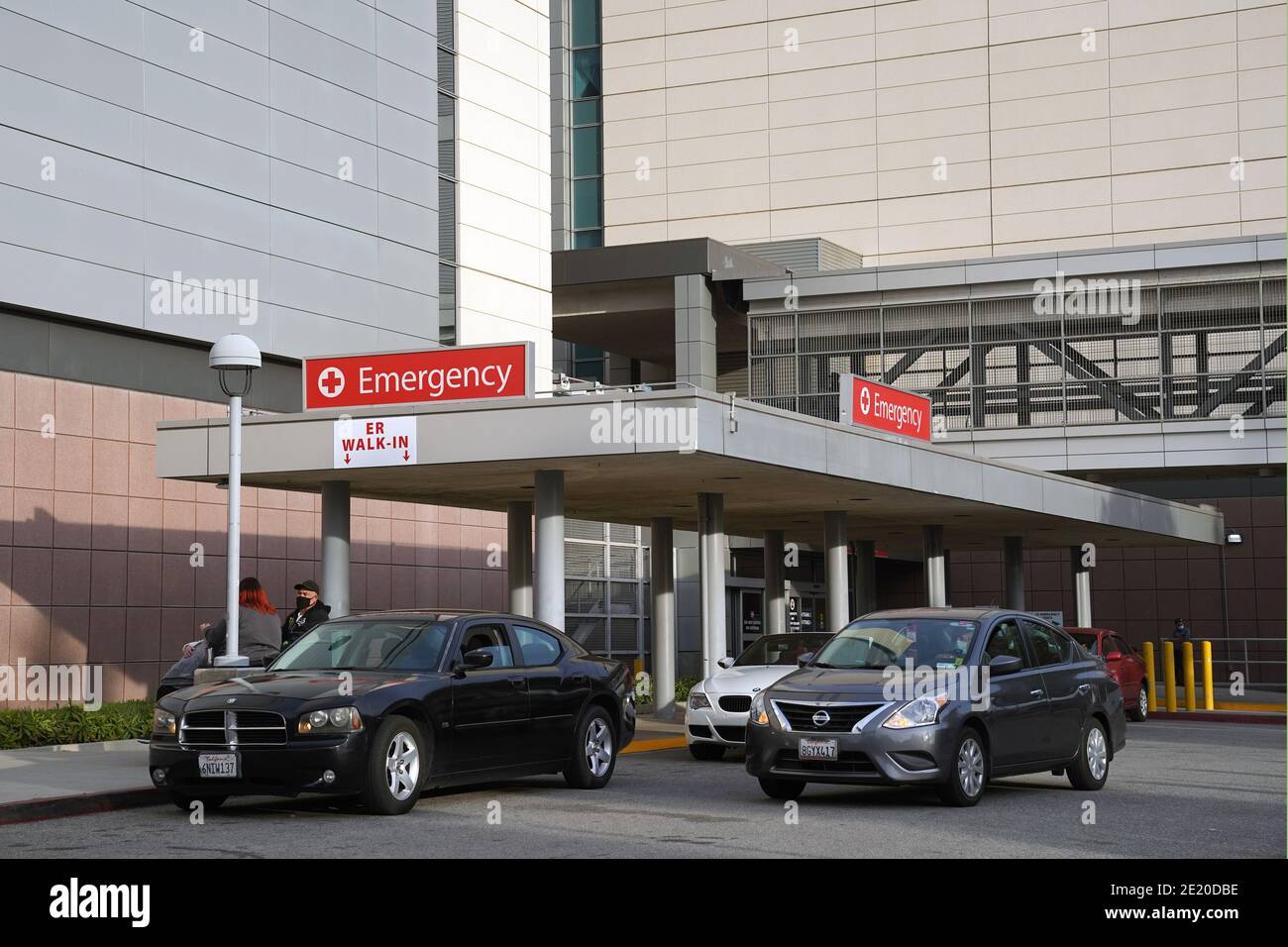 Cars arrive at emergency walk-in at the Los Angeles County-USC Medical ...