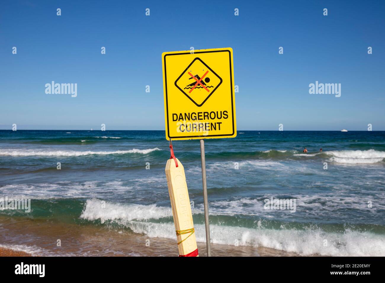 Dangerous current warning signage hi-res stock photography and images ...