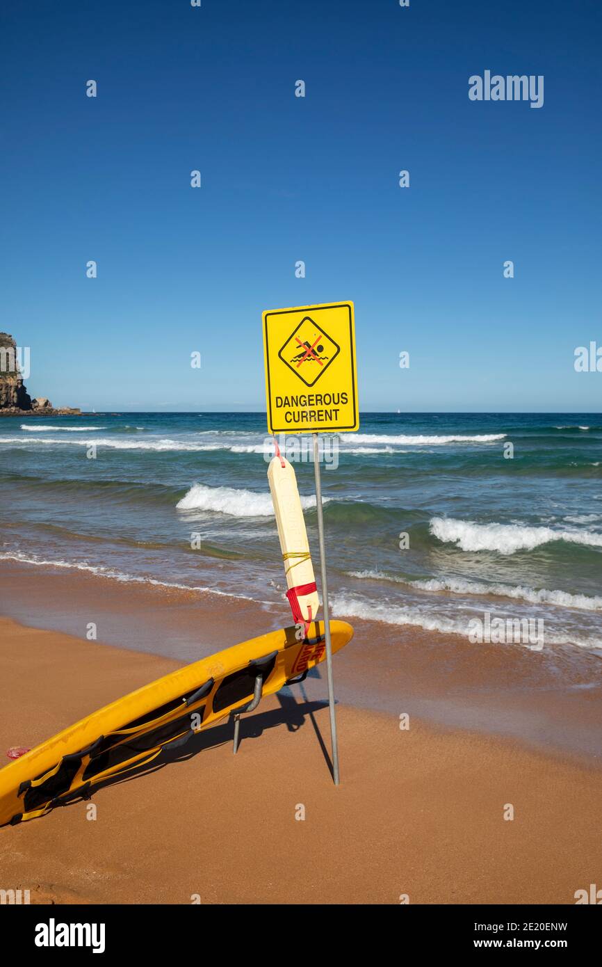 Dangerous currents no swimming sign hi-res stock photography and images ...