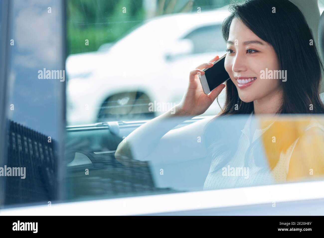 Call business women sat in the car Stock Photo - Alamy