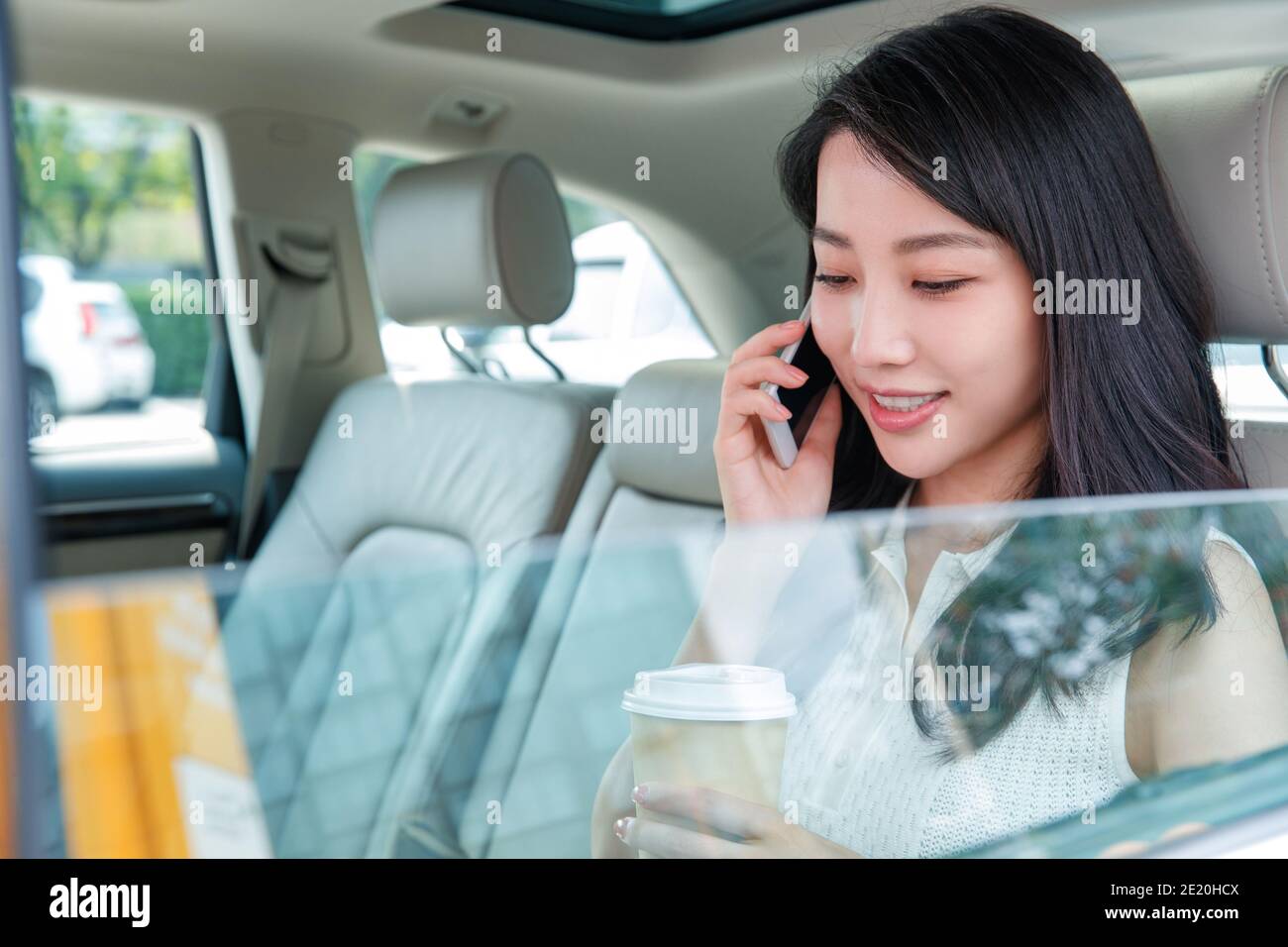 Sat on car smiling hi-res stock photography and images - Alamy