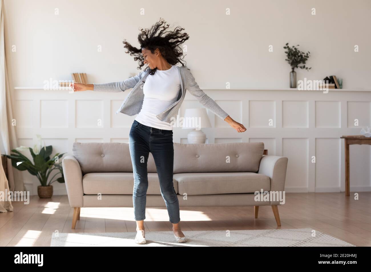 Multiracial female dancer hi-res stock photography and images - Alamy