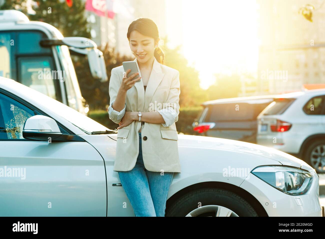 Urban white-collar car cell phone use Stock Photo - Alamy