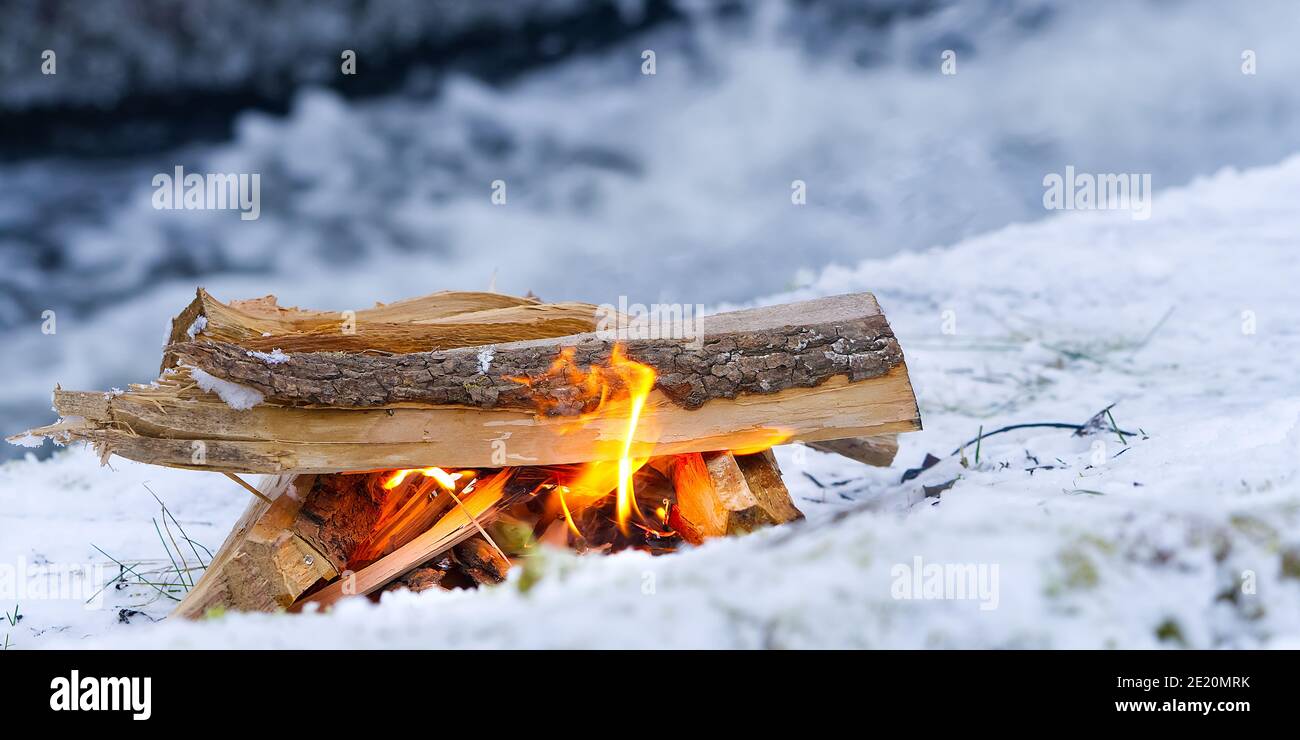 Campfire snow hi-res stock photography and images - Alamy