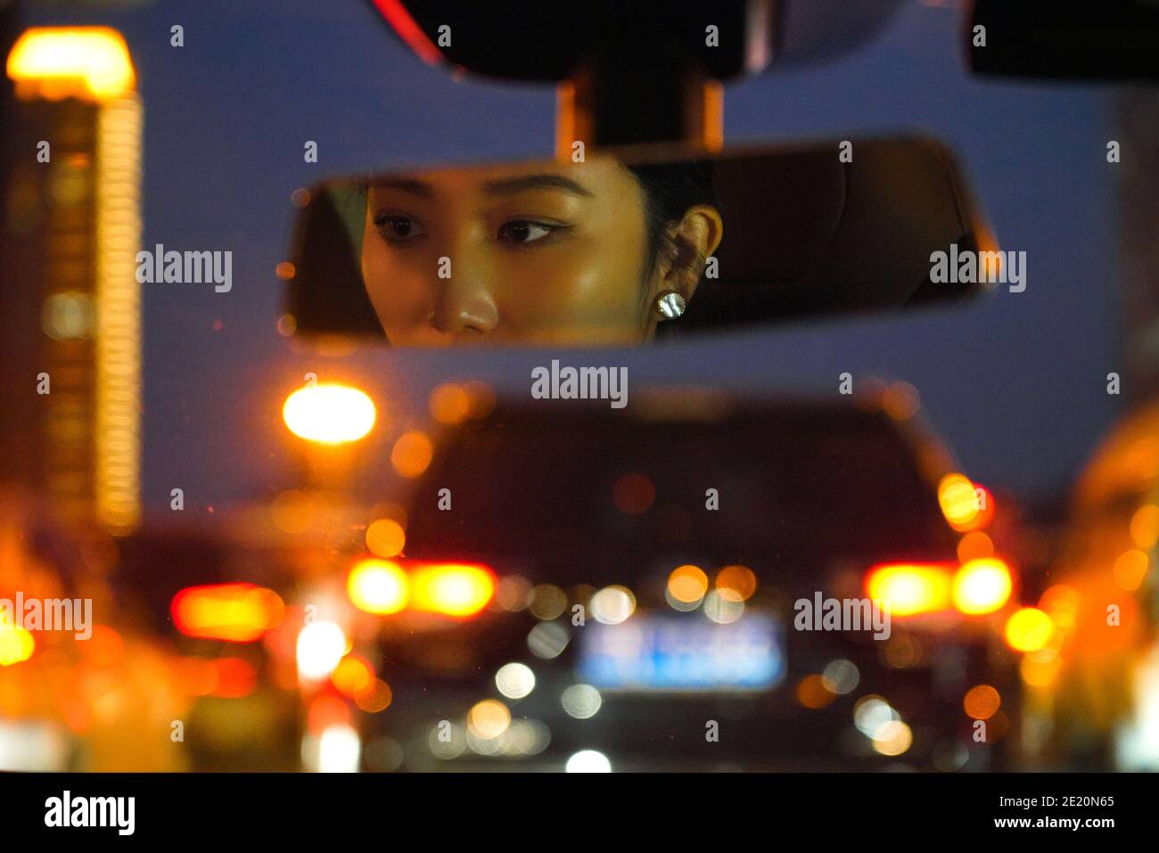 Car rearview mirror display of young women Stock Photo - Alamy