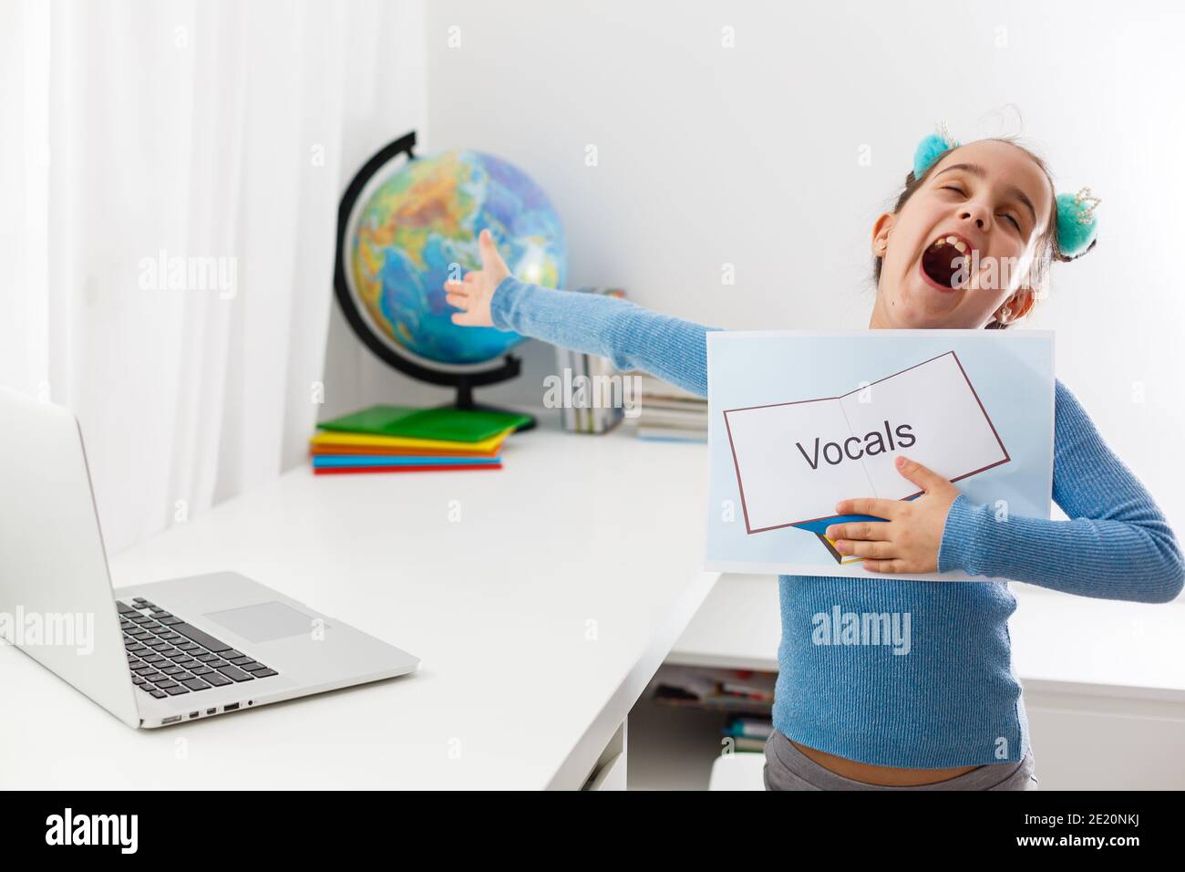 Little girl at speech therapist office, little girl learns vocal on ...