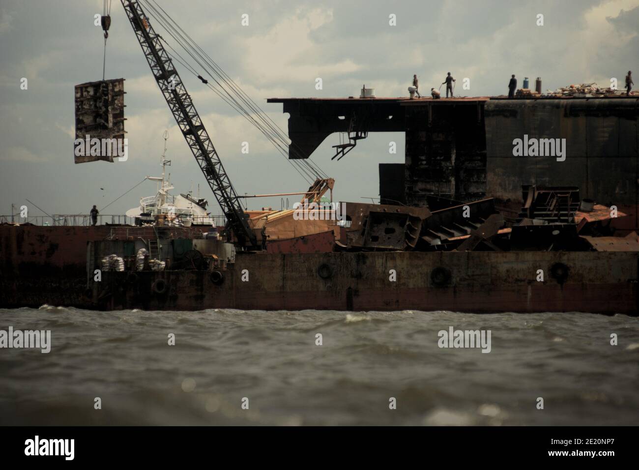 Ship scrap yard asia hi-res stock photography and images - Alamy