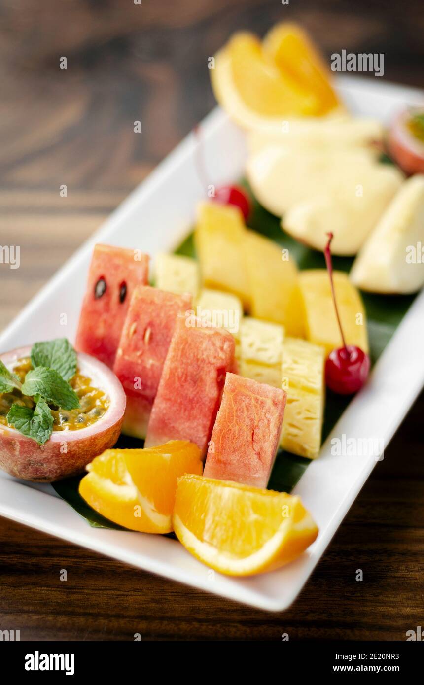 Plating fruits hi-res stock photography and images - Alamy